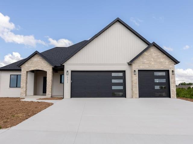332 S 2nd St, Oostburg, WI 53070