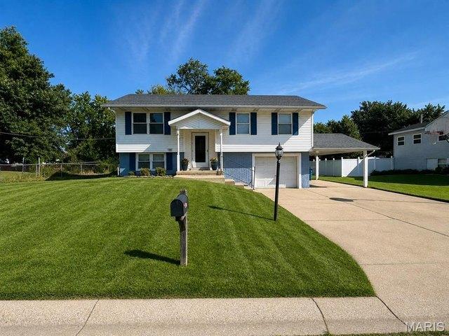 332 Saturn Dr, Godfrey, IL 62035