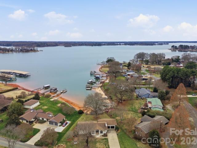 332 Shoreline Loop