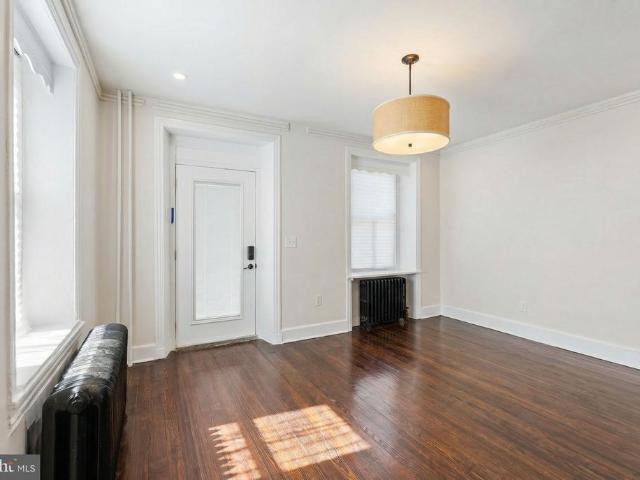 332 W Queen Lane