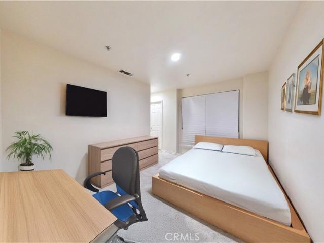 332 W Summerfield