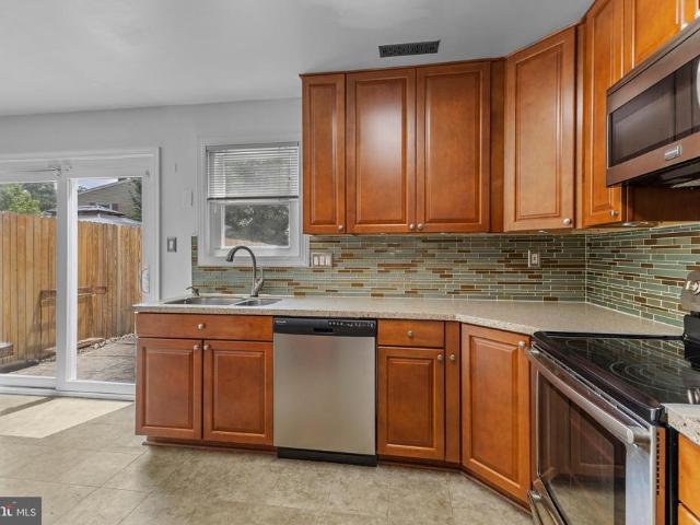 332 Woodside Place