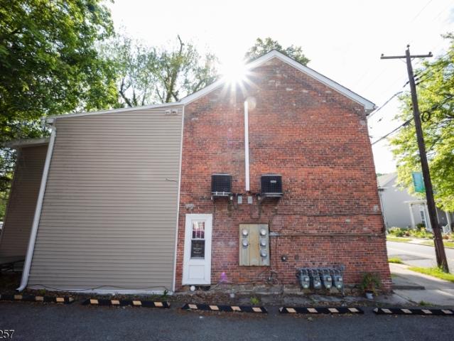 332 Water St