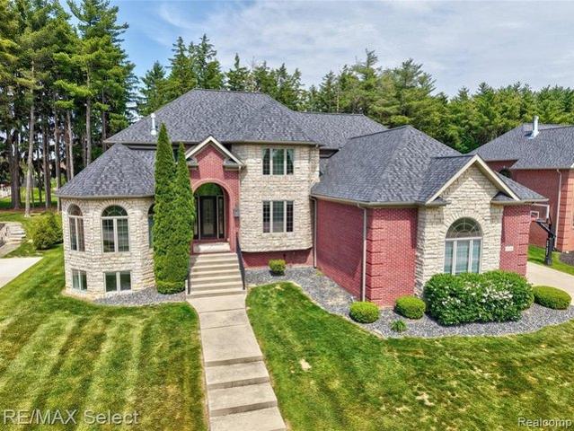 3334 Creekview Dr, Davison, MI 48423
