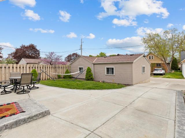 3334 W Lakefield W Dr