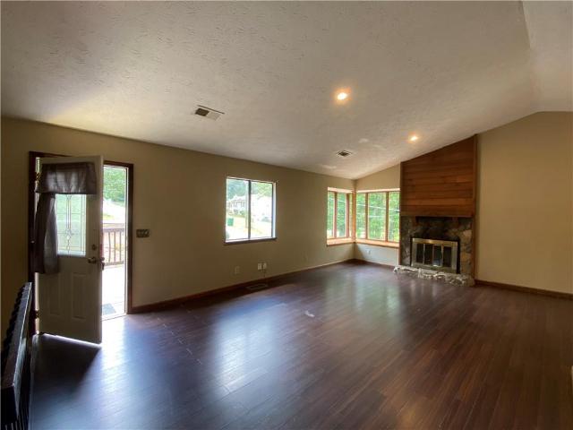 3335 Hillside Drive