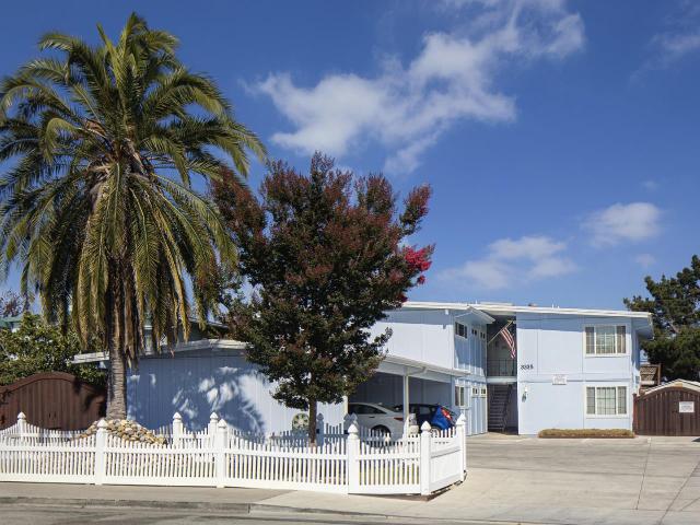 3335 Los Prados Street 2