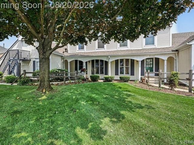 33362 Jefferson Ave, Saint Clair Shores, MI 48082