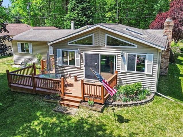 3336 Canal Dr, Hale, MI 48739