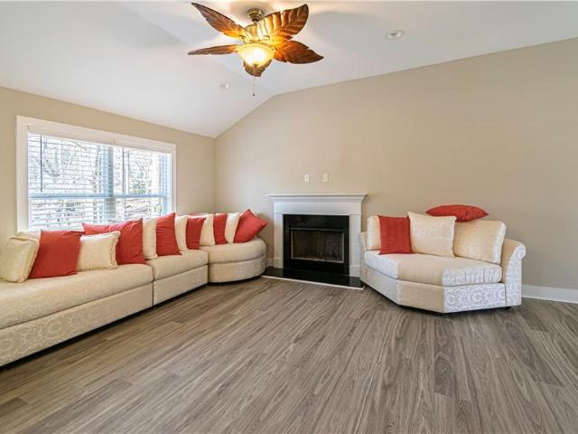 3336 Donna Way
