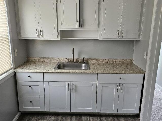 3337 S Bassett