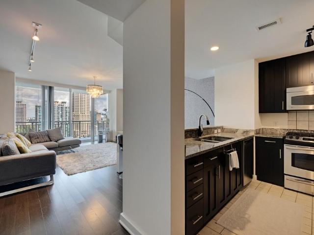3338 Peachtree Road NE 1807