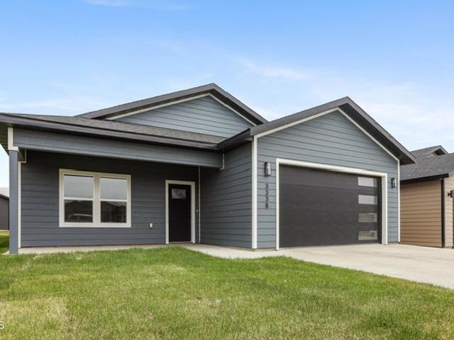 3338 34th St W, Williston, ND 58801