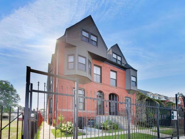 3330 S Indiana Avenue # 2N