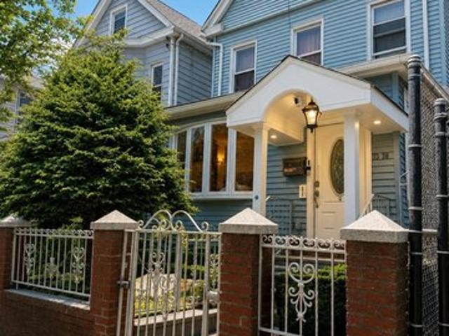 3330 97th St, Corona, NY 11368