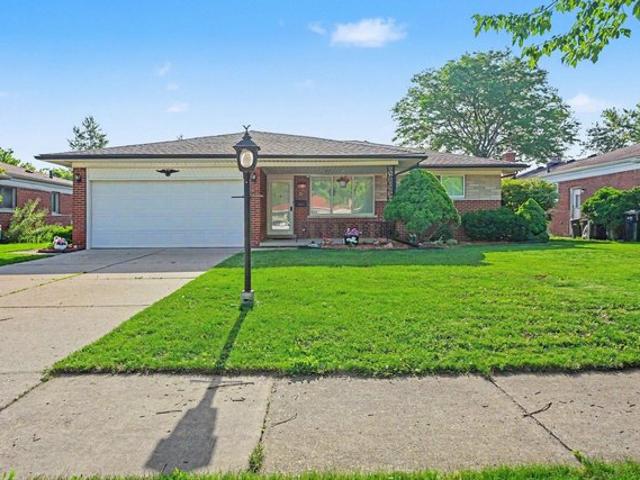 33316 Mina Dr, Sterling Heights, MI 48312