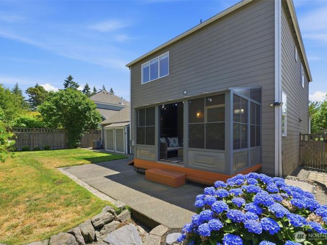 3331 Laurelwood Circle NE