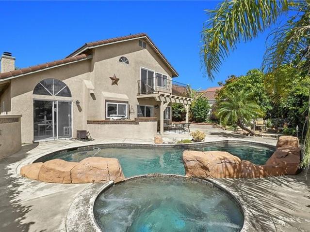 3332 Fallenleaf Dr, Corona, CA 92882