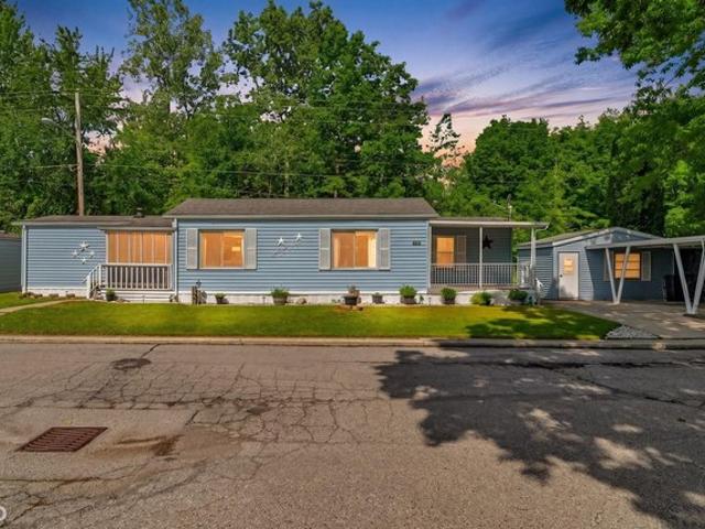 3333 Ravenswood Rd, Marysville, MI 48040