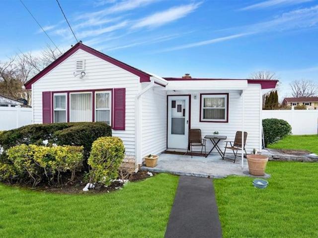 333 Cass St, Dix Hills, NY 11746