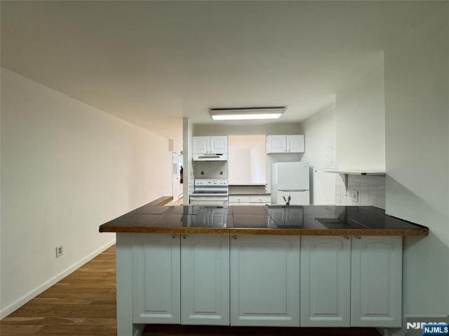 333 Grand Avenue 2R, Palisades Park, US, NJ