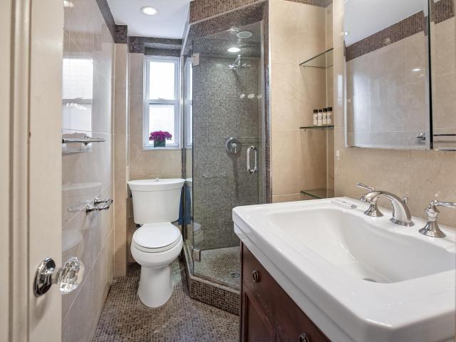 333 E 43RD Street 504