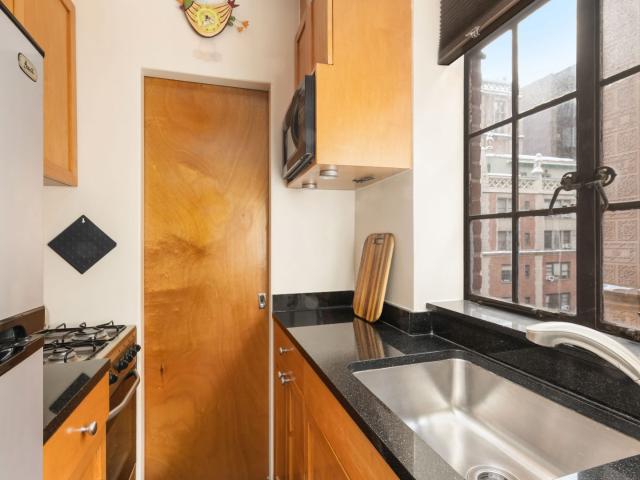 333 E 43rd Street 906