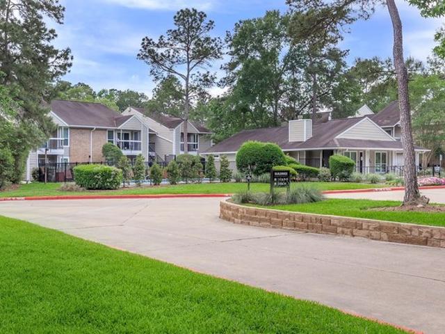 333 Holly Creek Ct, The Woodlands, TX 77381