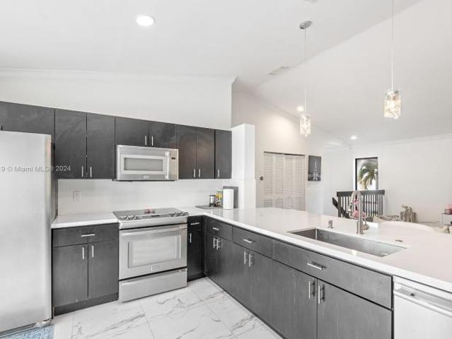 333 Ives Dairy Rd #A33301, Miami, FL 33179