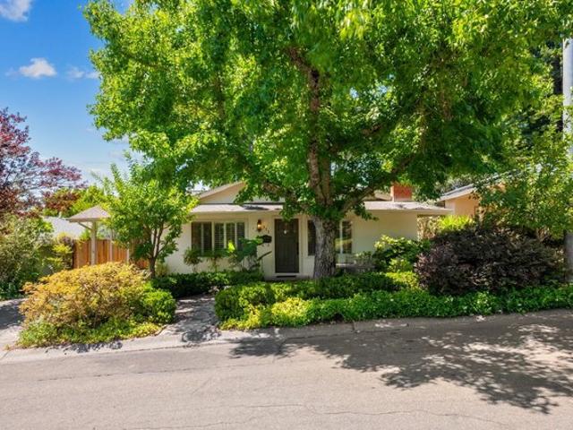 333 Orangewood Dr, Healdsburg, CA 95448