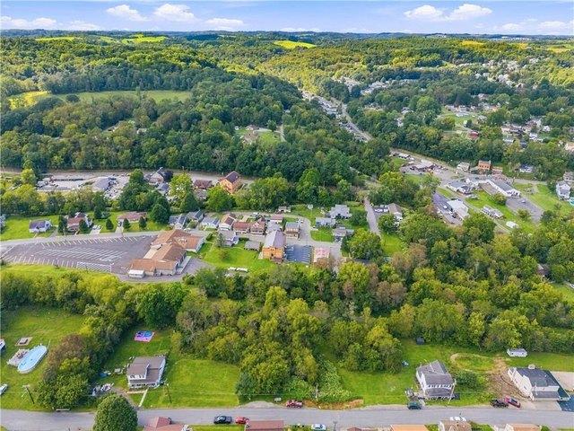 333 Magnolia St, Sturgeon, PA 15082