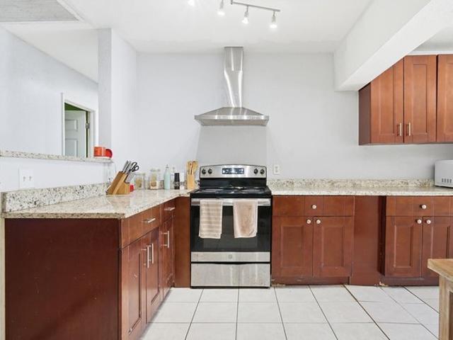 333 Mid Pines Rd, Palm Springs, FL 33461
