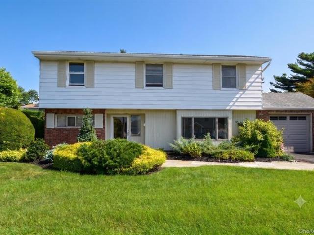 333 N Albany Ave, Massapequa, NY 11758