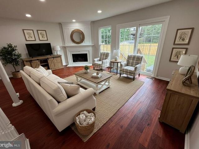 333 Stable View Ter NE, Leesburg, VA 20176
