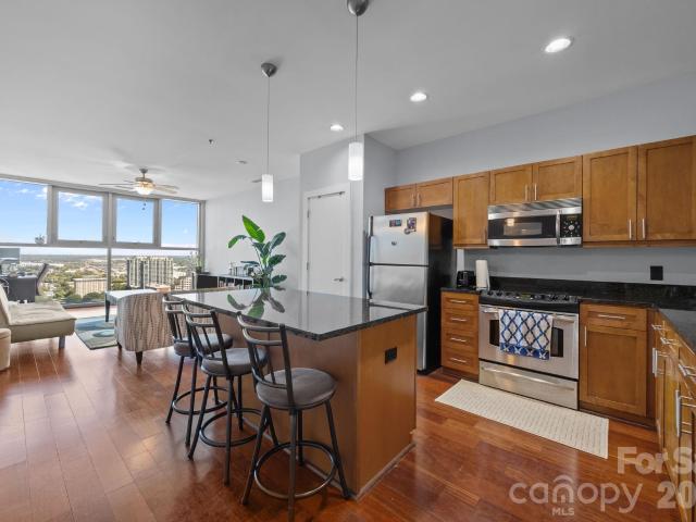 333 W Trade St, Unit 2603, Charlotte, NC 28202 | MLS #4334 | Compass