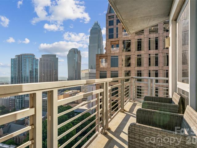 333 W Trade St, Unit 2200, Charlotte, NC 28202 | MLS #4374 | Compass