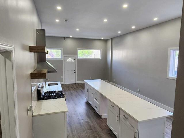 333 W Clinton Street