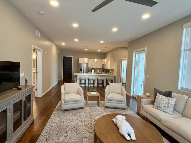 333 W Depot Avenue 308