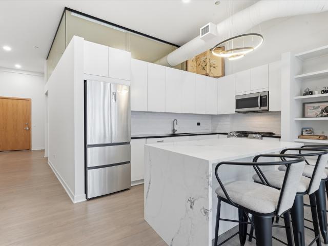 333 W Hubbard Street # 1010