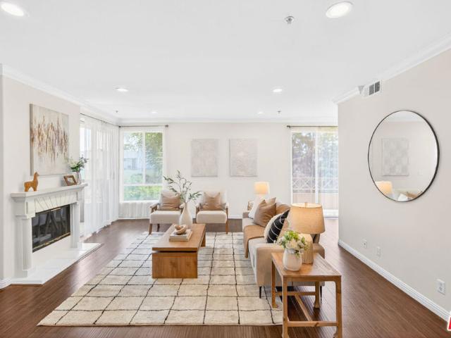 333 Westminster Avenue 402