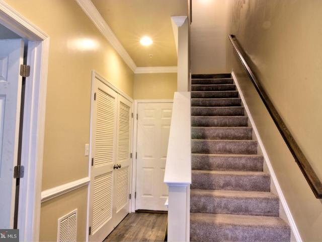 333 White Oak Way