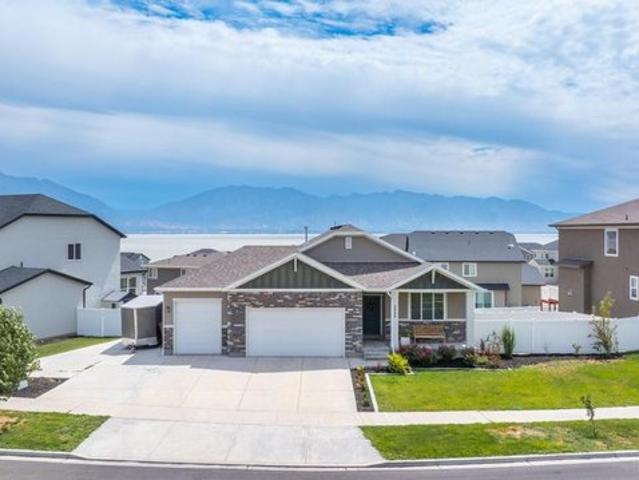 3344 S Tiger Heron Dr, Saratoga Springs, UT 84045