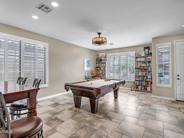 3344 W KING Drive