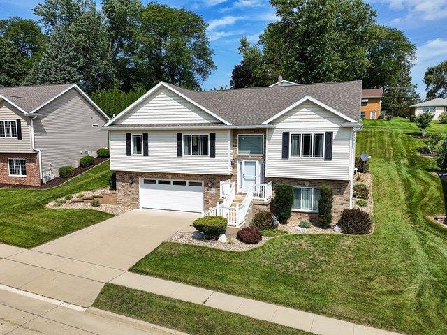 3345 Peach Tree Ln, Dubuque, IA 52002
