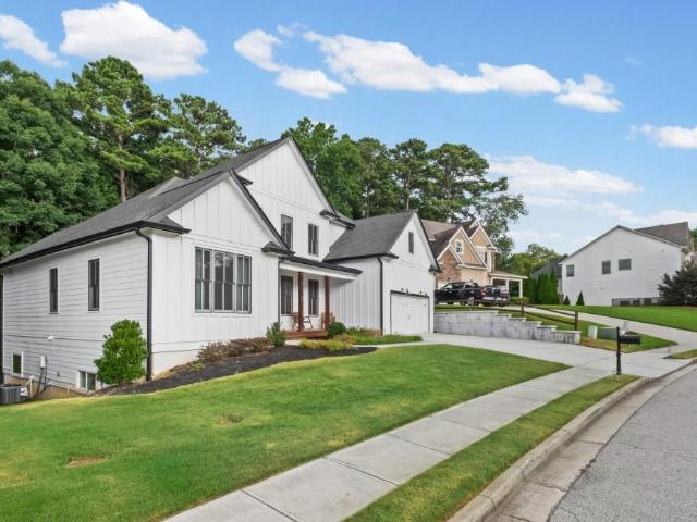 3346 Kenyon Creek Drive NW