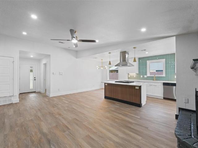 3347 Royal Lane