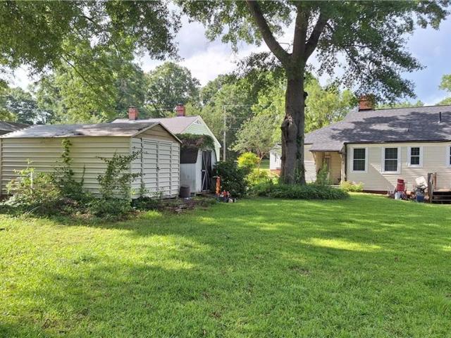3349 Bloomfield Avenue