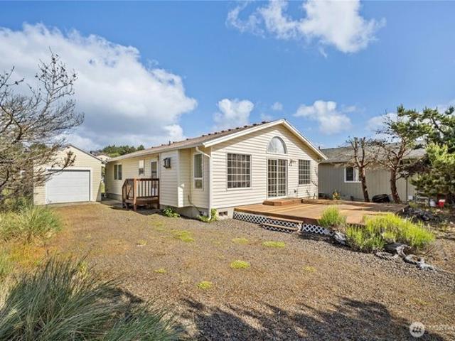 33406 H Pl, Ocean Park, WA 98640