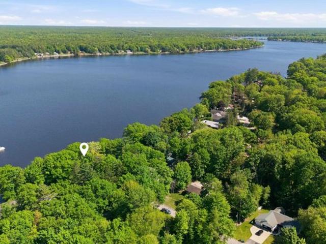 3340 N Lakeside Dr, Sanford, MI 48657