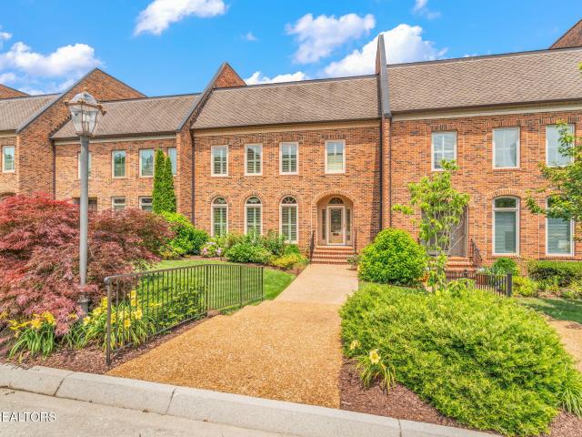 3340 Kingston Pike 10